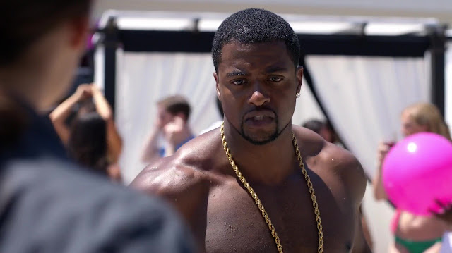 ausCAPS: Kamal Angelo Bolden shirtless in Rosewood 1-01 "Pilot"