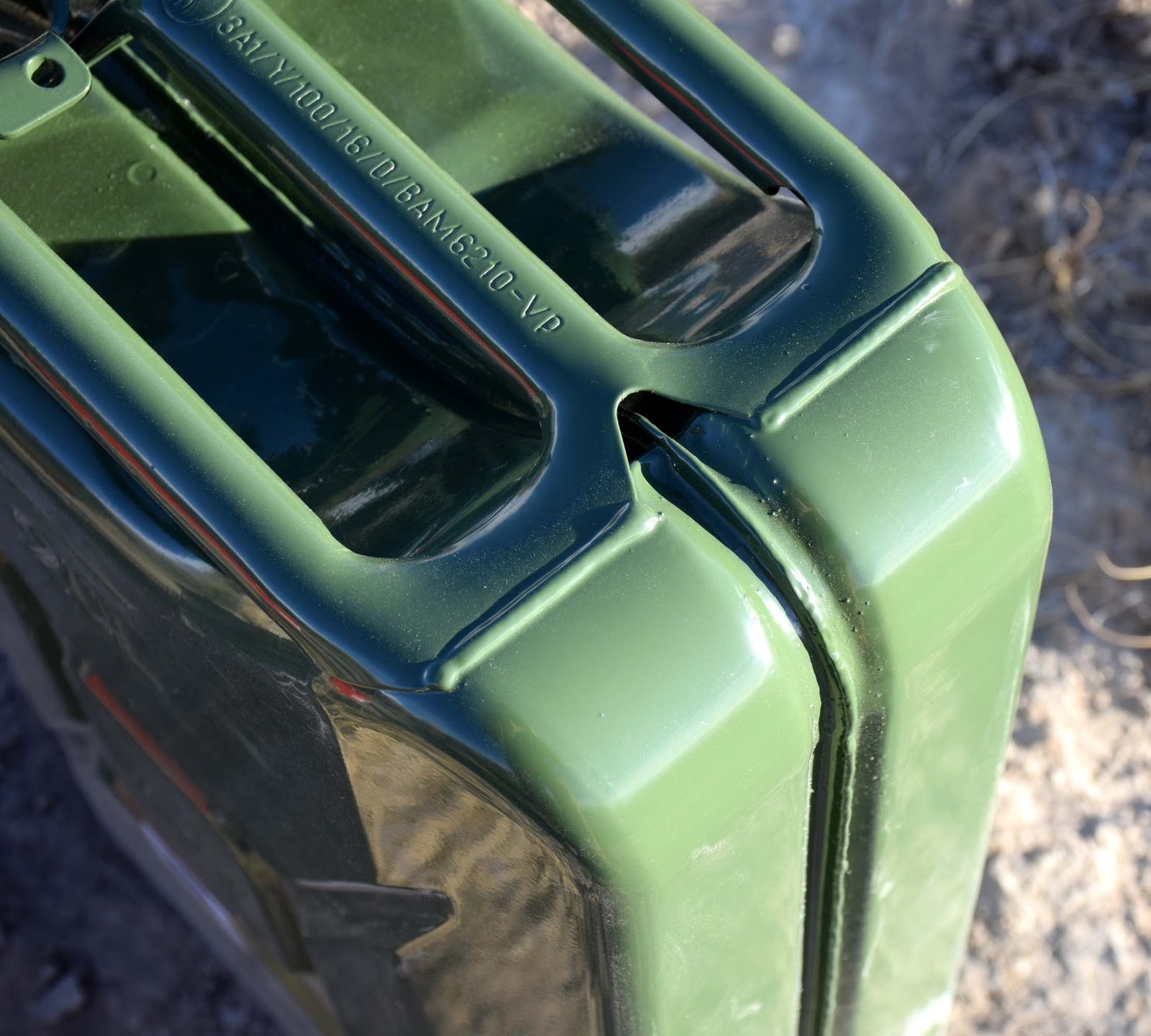 Rocky Mountain Bushcraft: Gear Review: Wavian NATO-spec Jerry Cans