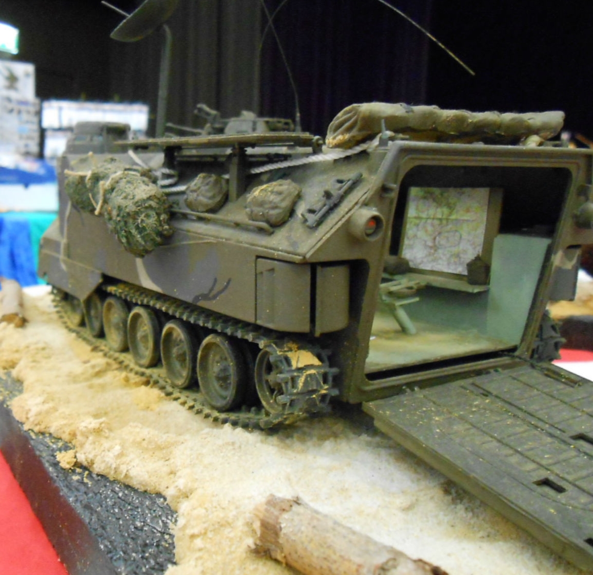 Le LVTP-7 A1 "Command Post".