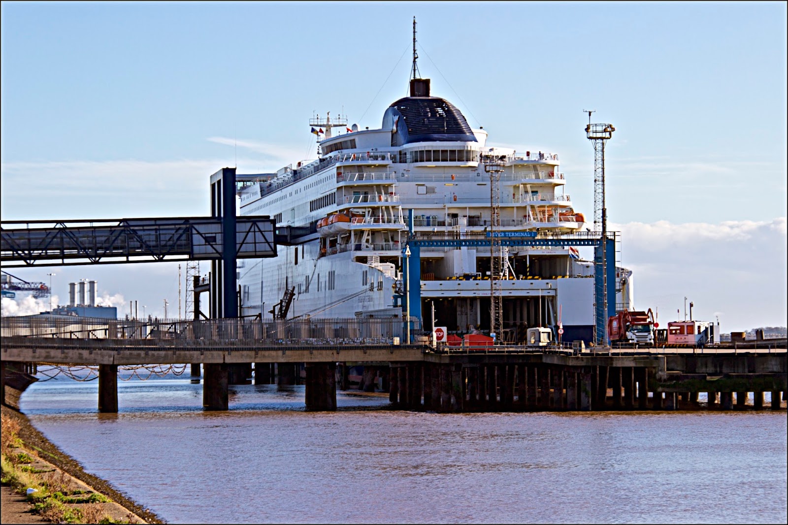 Brian's Blog: River Humber from the North-Sea Ferries terminal King ...