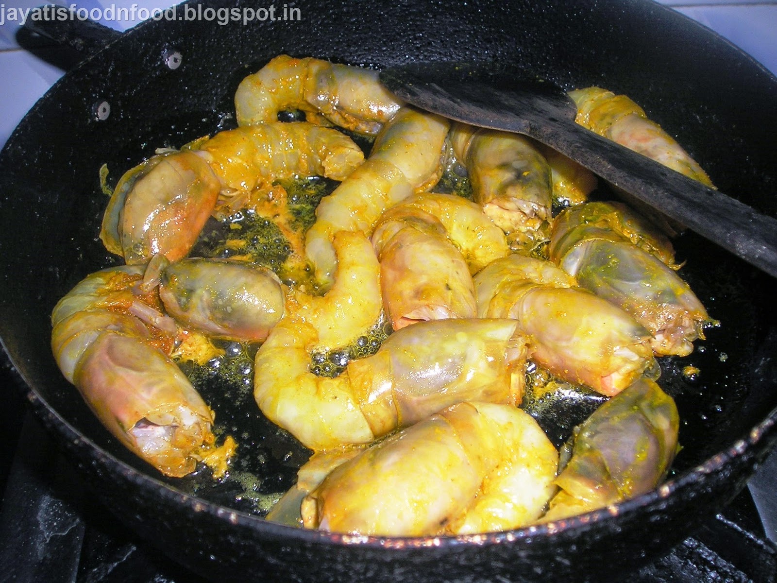 Jayati's Food Journey - Enjoy!!!: Chingri Jhal - Bengali Style Prawn Masala