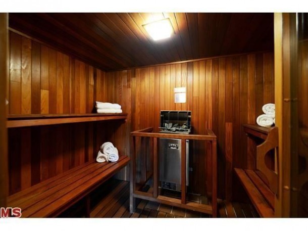 My Moon: Bryce Dallas Howard's Homely Hollywood Hills House