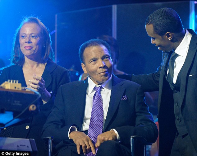 AJU GLOBAL LIMITED.: David Beckham looks chuffed as he meets 'the great ...