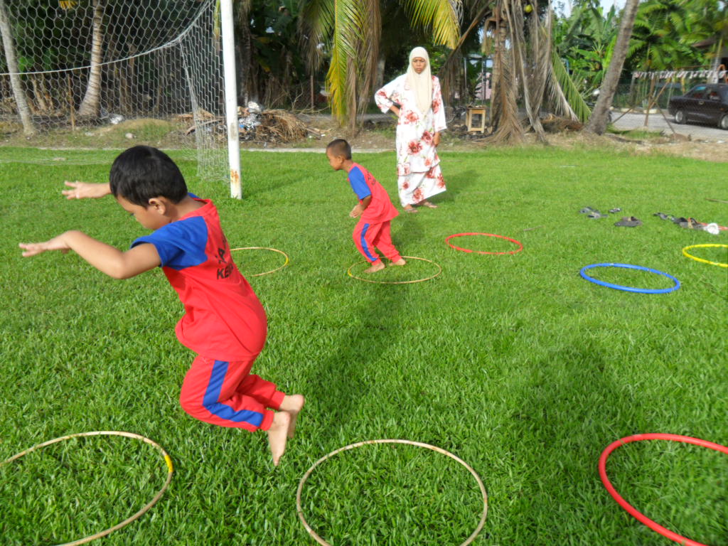 MY LOVELY TABIKA KEMAS IPD SERI ISKANDAR =D: Lompat Kanggaroo