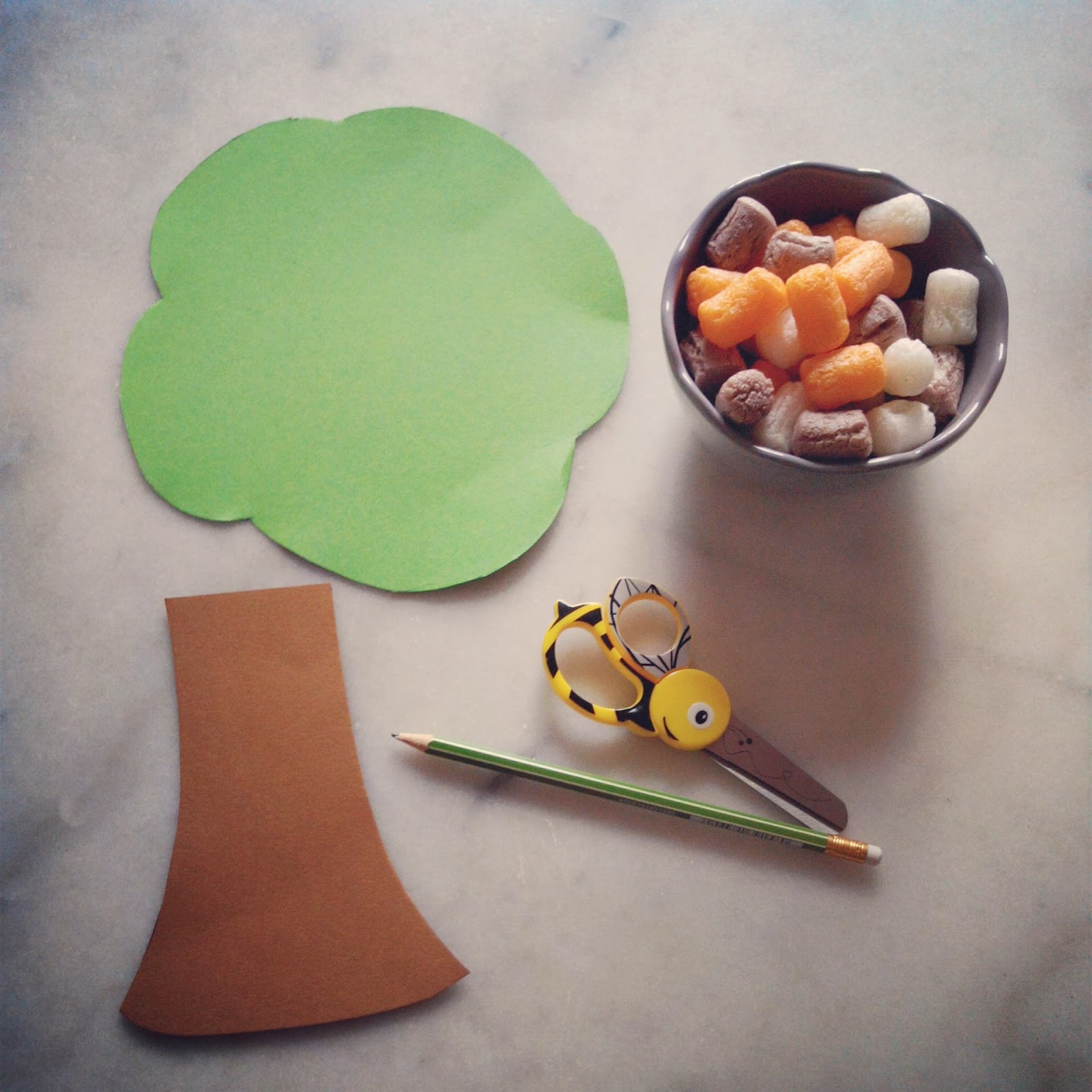 Le Blog de Lorraine: Arbre d'automne en playmais {activité enfant}