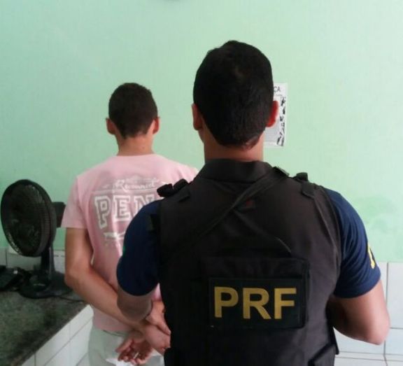 Voz De Ilha Grande Prf Prende Homem Com Mandado De Prisão Em Aberto