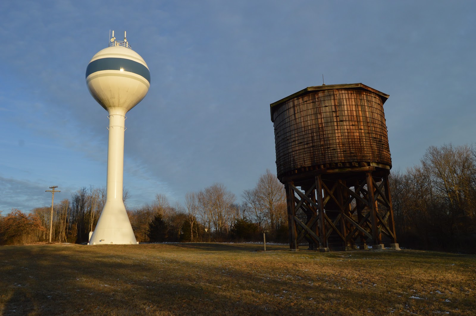 Towns and Nature: Kinmundy, IL: IC 1885 Water Tower