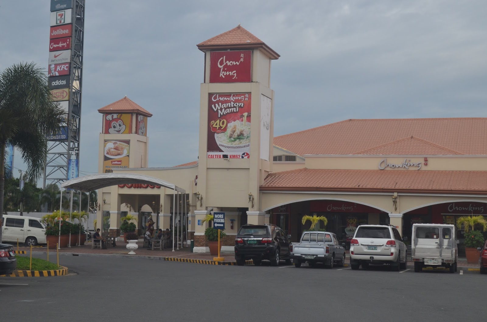 Photography with Dr. Ernie.: Caltex Mega station at NLEX, Pampanga.