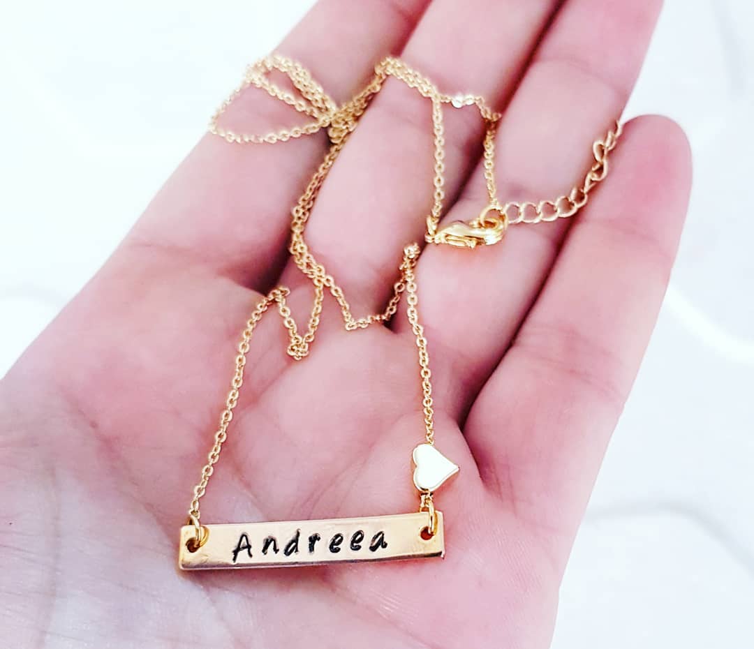 Bana Designs: Colier personalizat, cu placuta gravata si inimioara ...