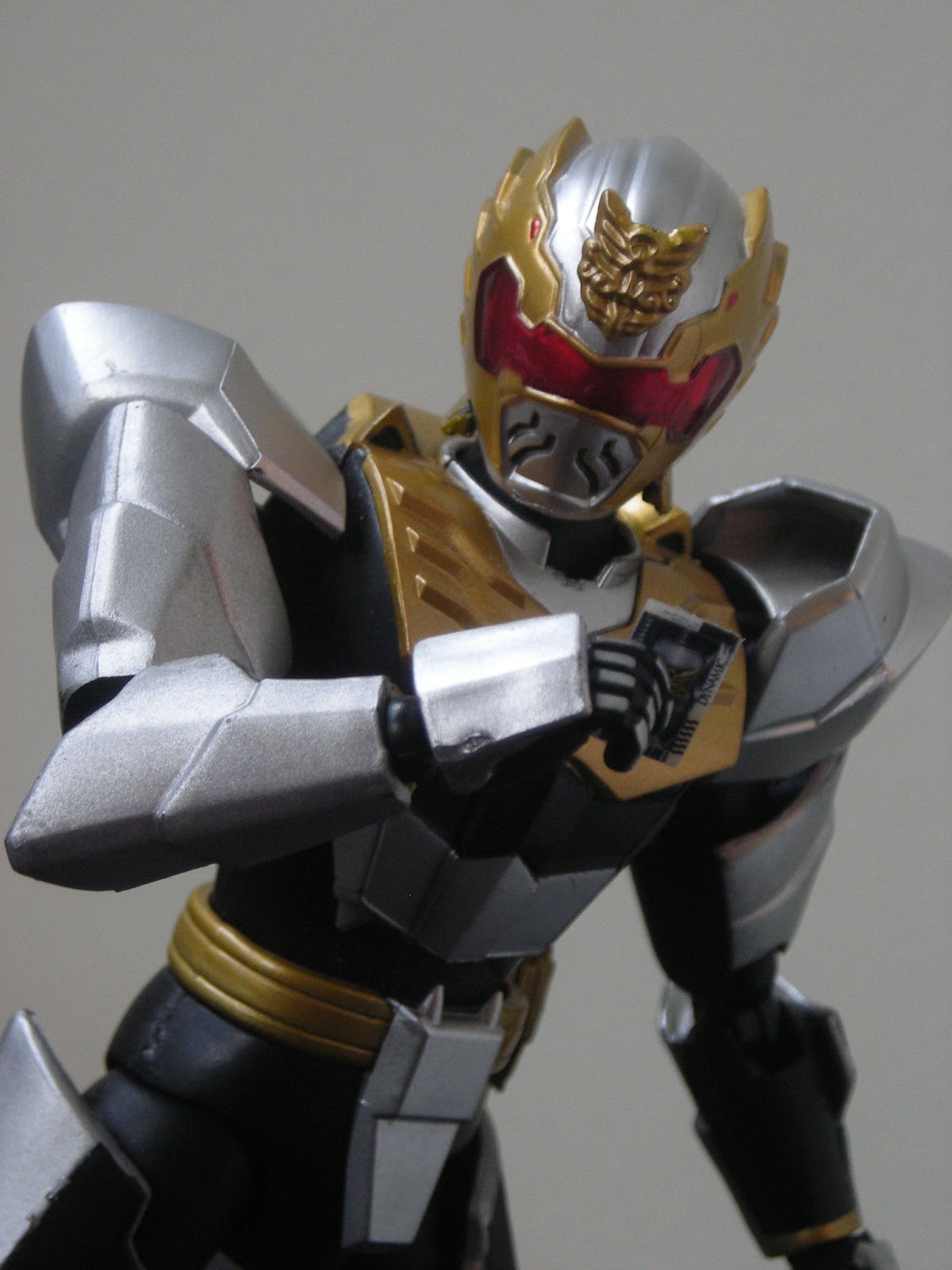 My Shiny Toy Robots: Toybox REVIEW: S.H. Figuarts Gosei Knight