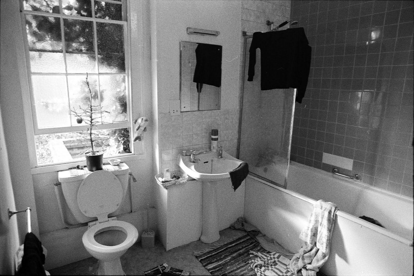GAVIN WATSON PHOTOGRAPHY: my old bath room.