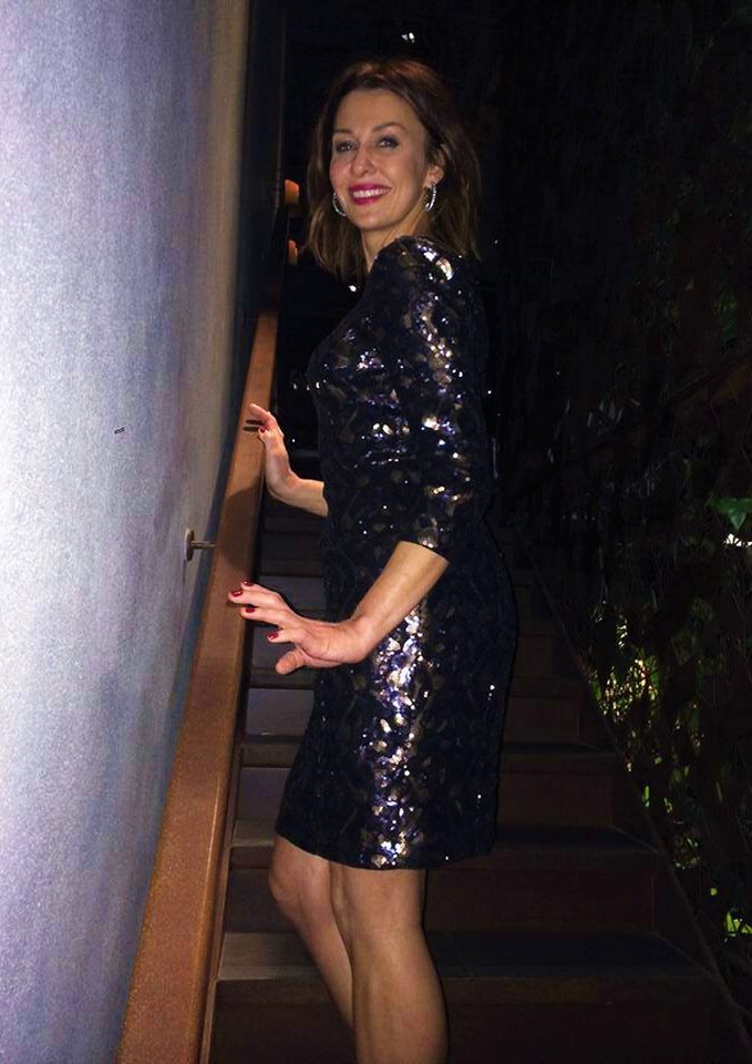 TVGIRLS: ANNA POPEK W LŚNIĄCEJ MINI SUKIENCE I W SANDAŁKACH NA SZPILCE ...