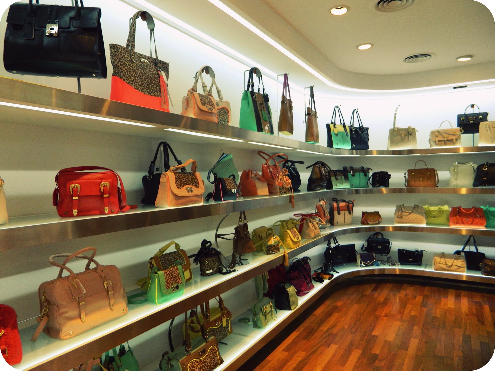 Desde el vestidor: Combinando mis carteras preferidas de Lazaro SS13