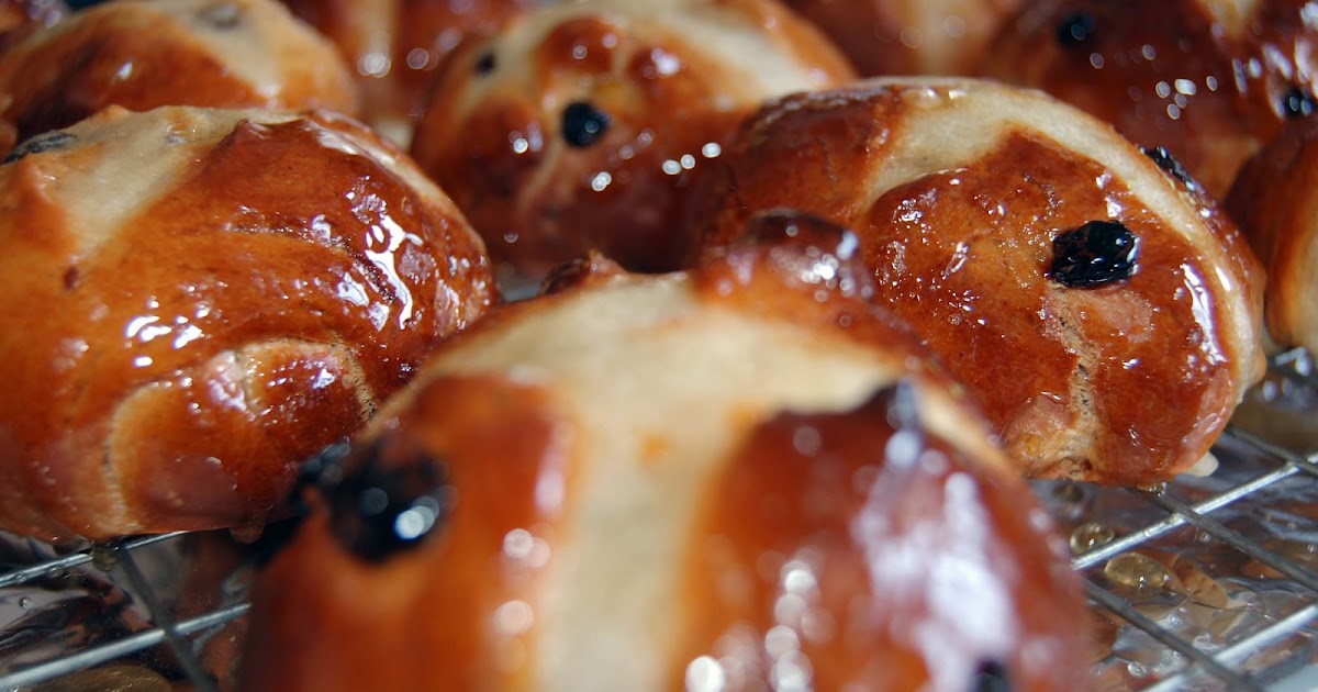 Lisa's Nice Buns: Hot Cross Buns