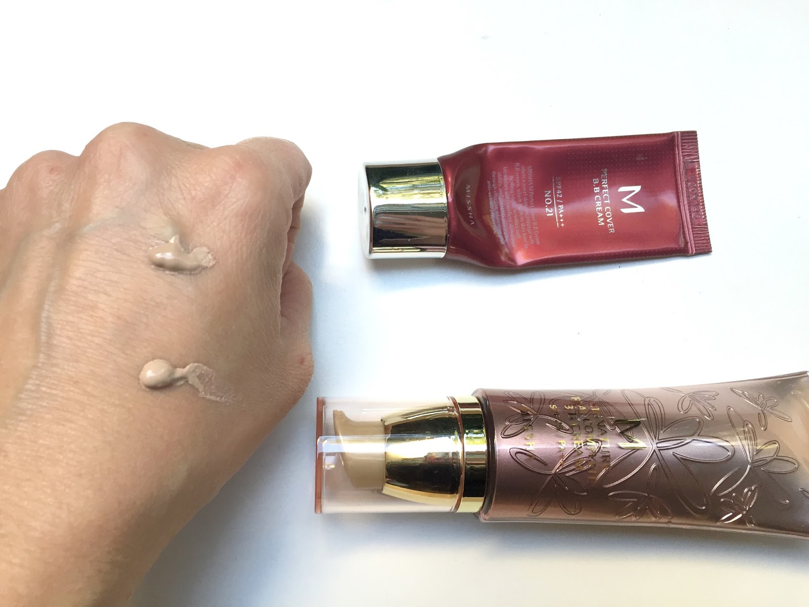 dwa kremy BB Missha- porównanie kolorów: Perfect Cover BB Cream no.21 i ...