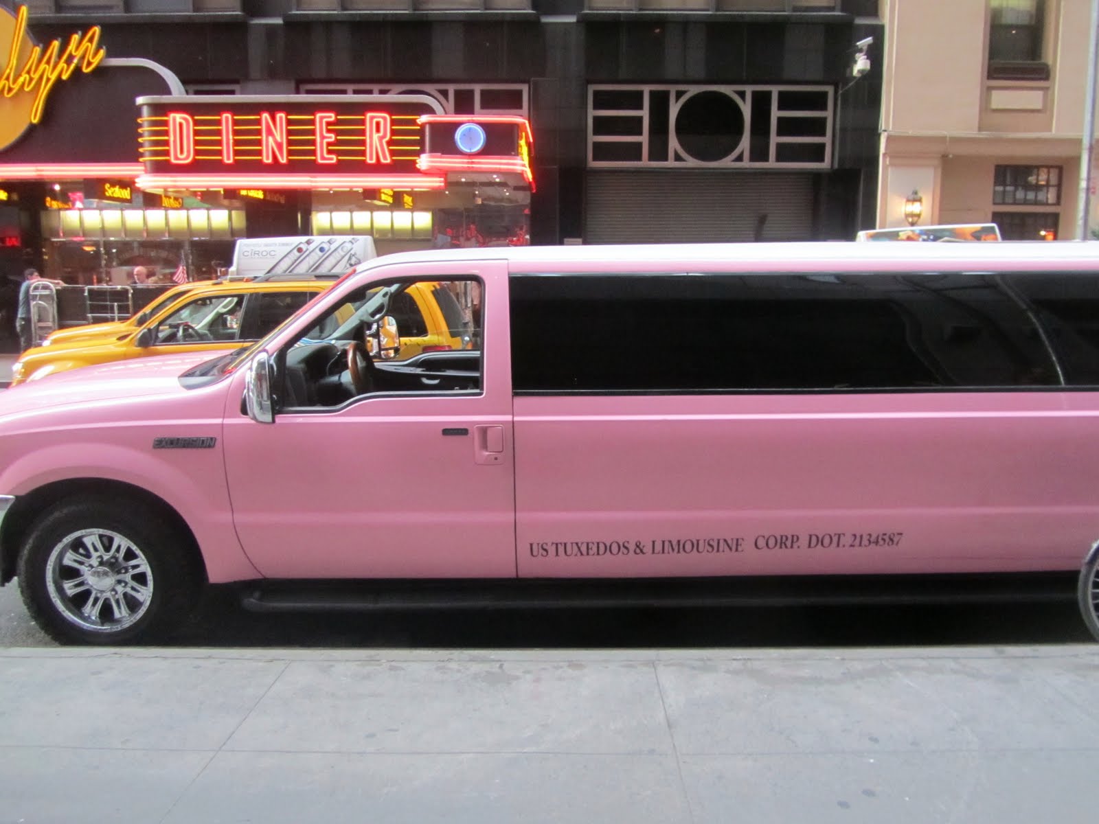 Pink In The City: Pink Saturday - Pink Limo