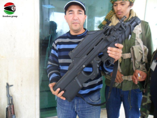 نادي محبي الأسلحة النارية Firearms Fan Club: Fn F2000 Rifle