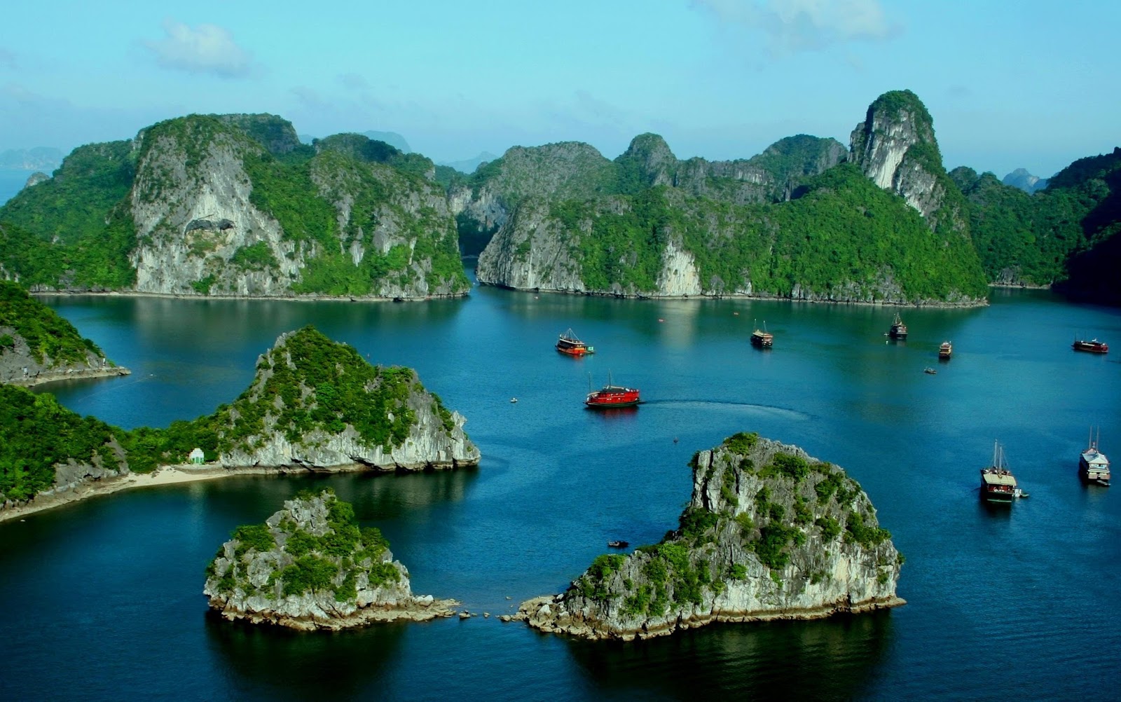 Achtergrond met eilanden en boten