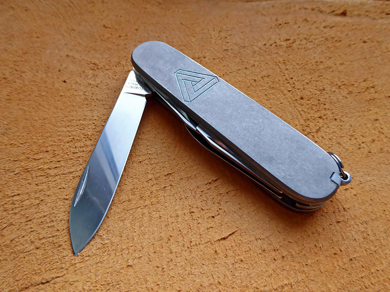 Andrzej Woronowski Custom Knives: Victorinox Swiss Army Knife scales 6