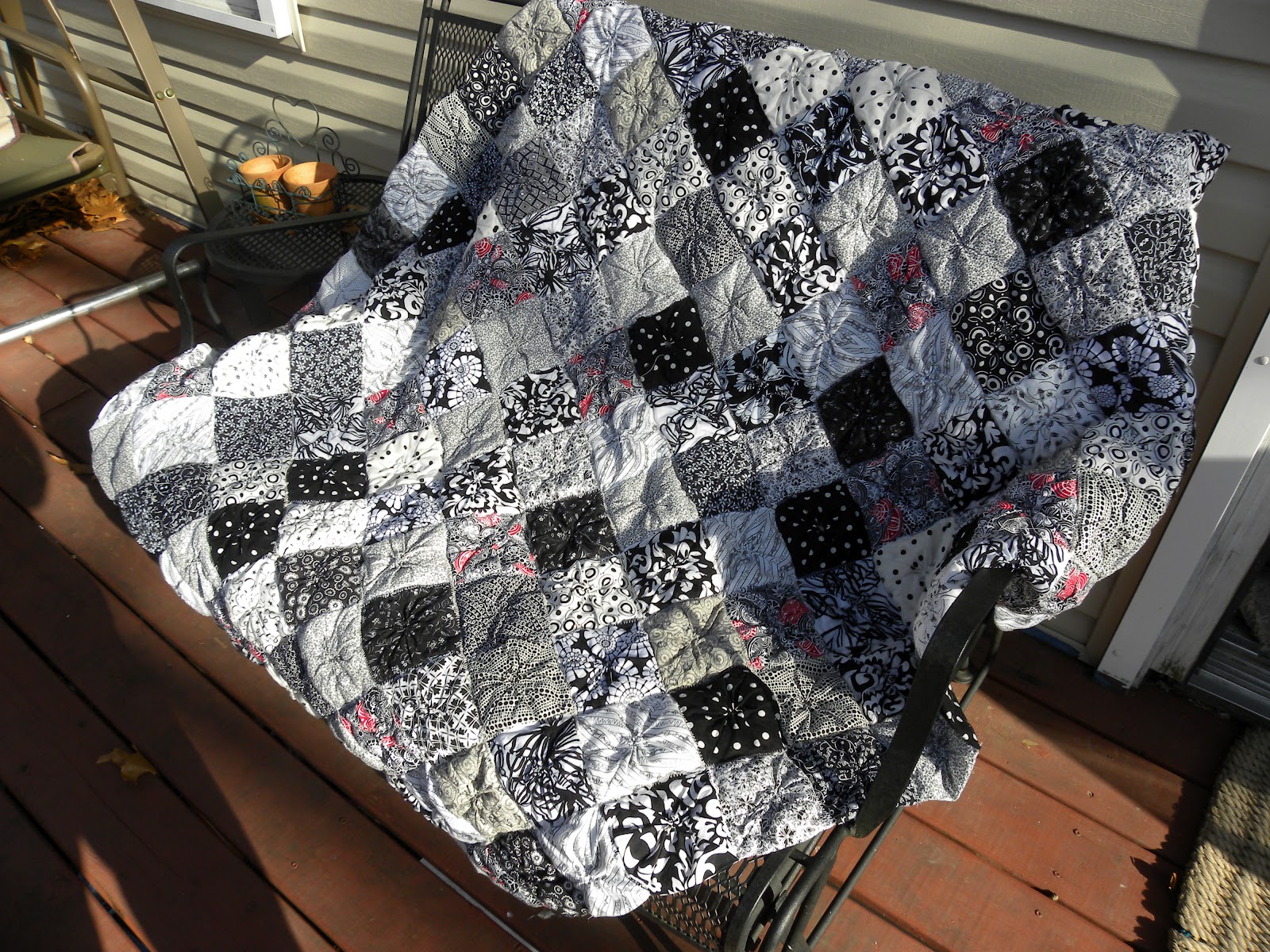 Mawsons Always Moving: Square Yo-Yo Quilt