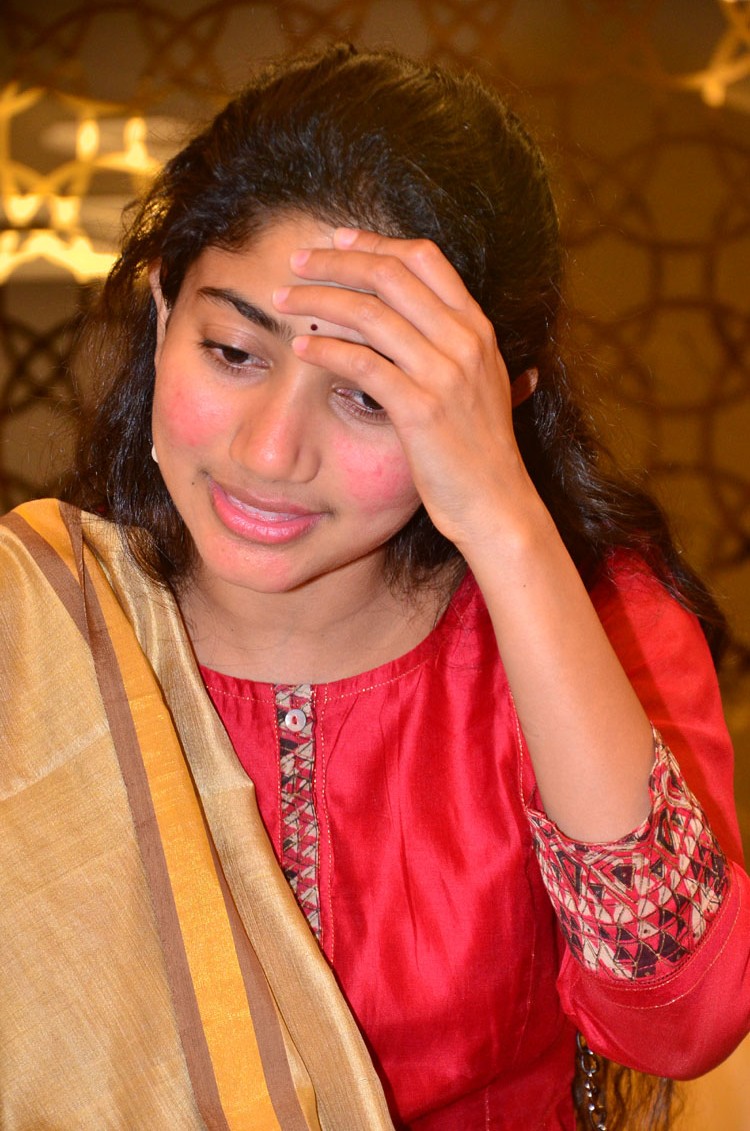 DESI ACTRESS PICTURES: Sai Pallavi at Fidaa Movie 50 days celebrations ...