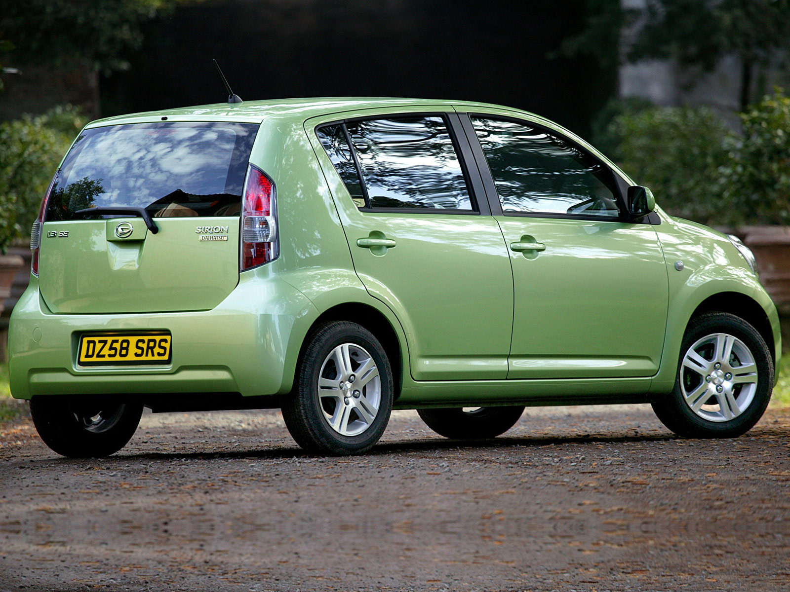 2007 DAIHATSU Sirion car photos