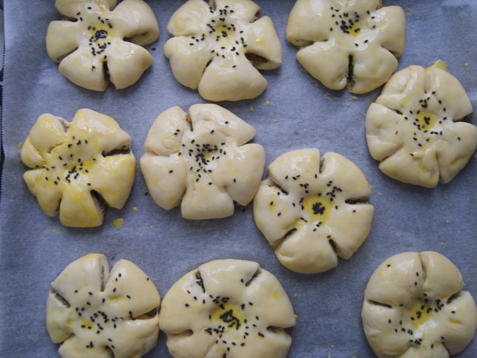 The Food and the City: Anggeum Bbang - Korean Style Yeast Bread with ...