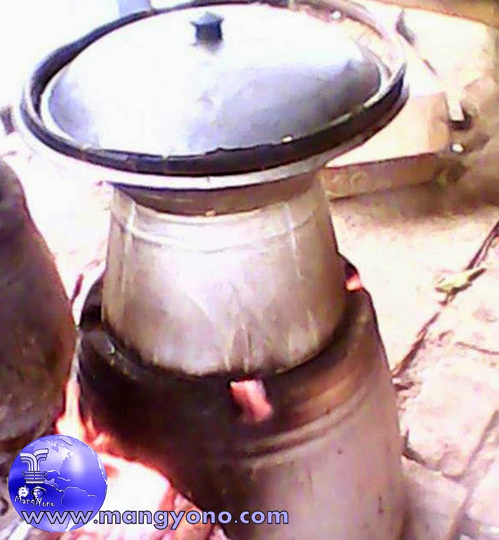 Cara menanak Nasi dengan alat Tradisional Indonesia