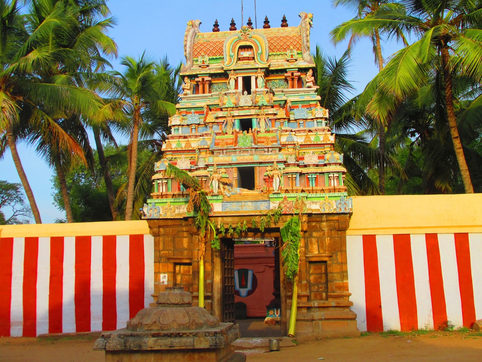 Tamilnadu Tourism: Vadivazhagiya Nambi Perumal Temple, (Sundararaja ...