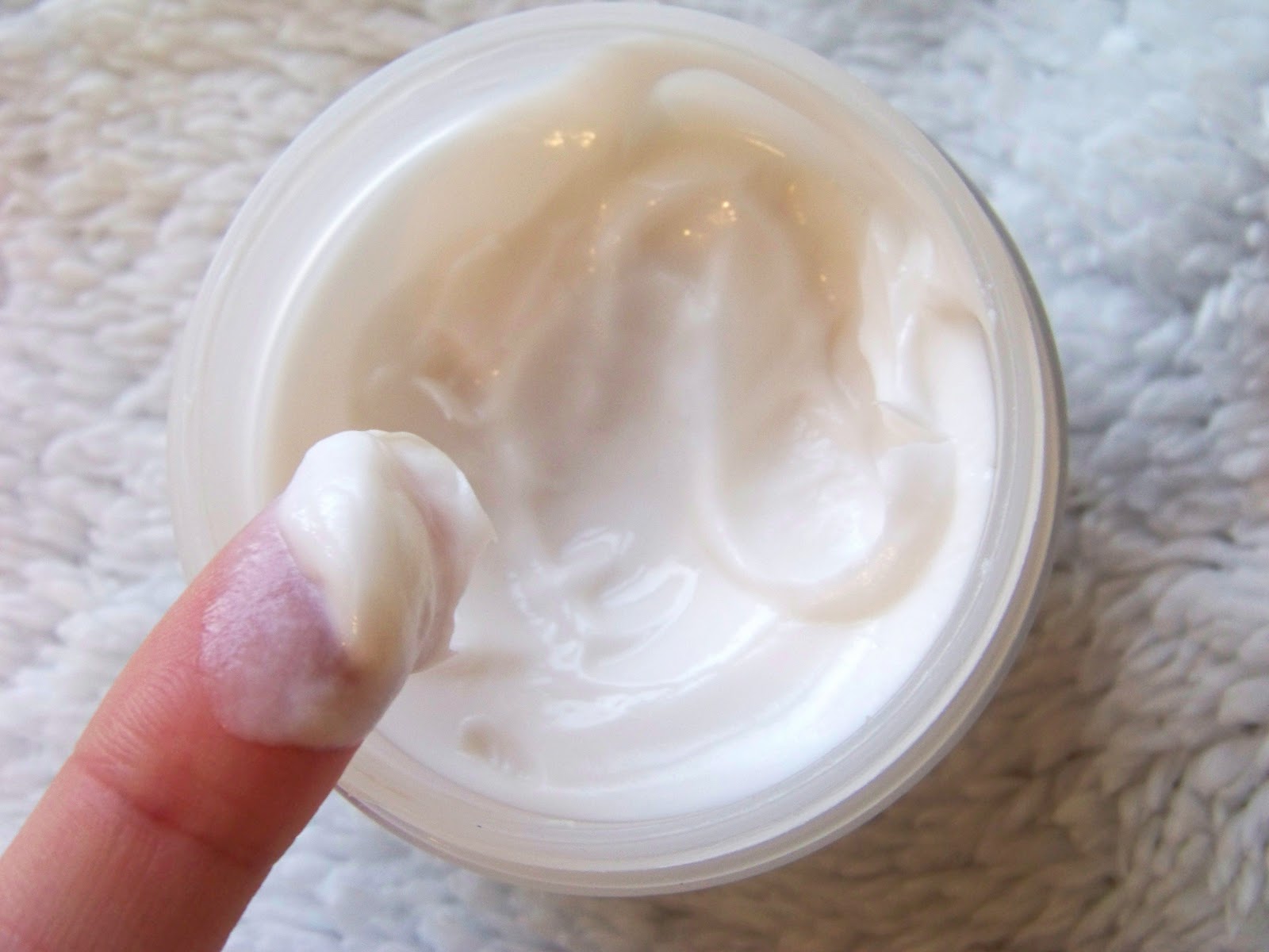 Glamorous Mommy: Review: Alpha Hydrox Enhanced Anti-Wrinkle Cream