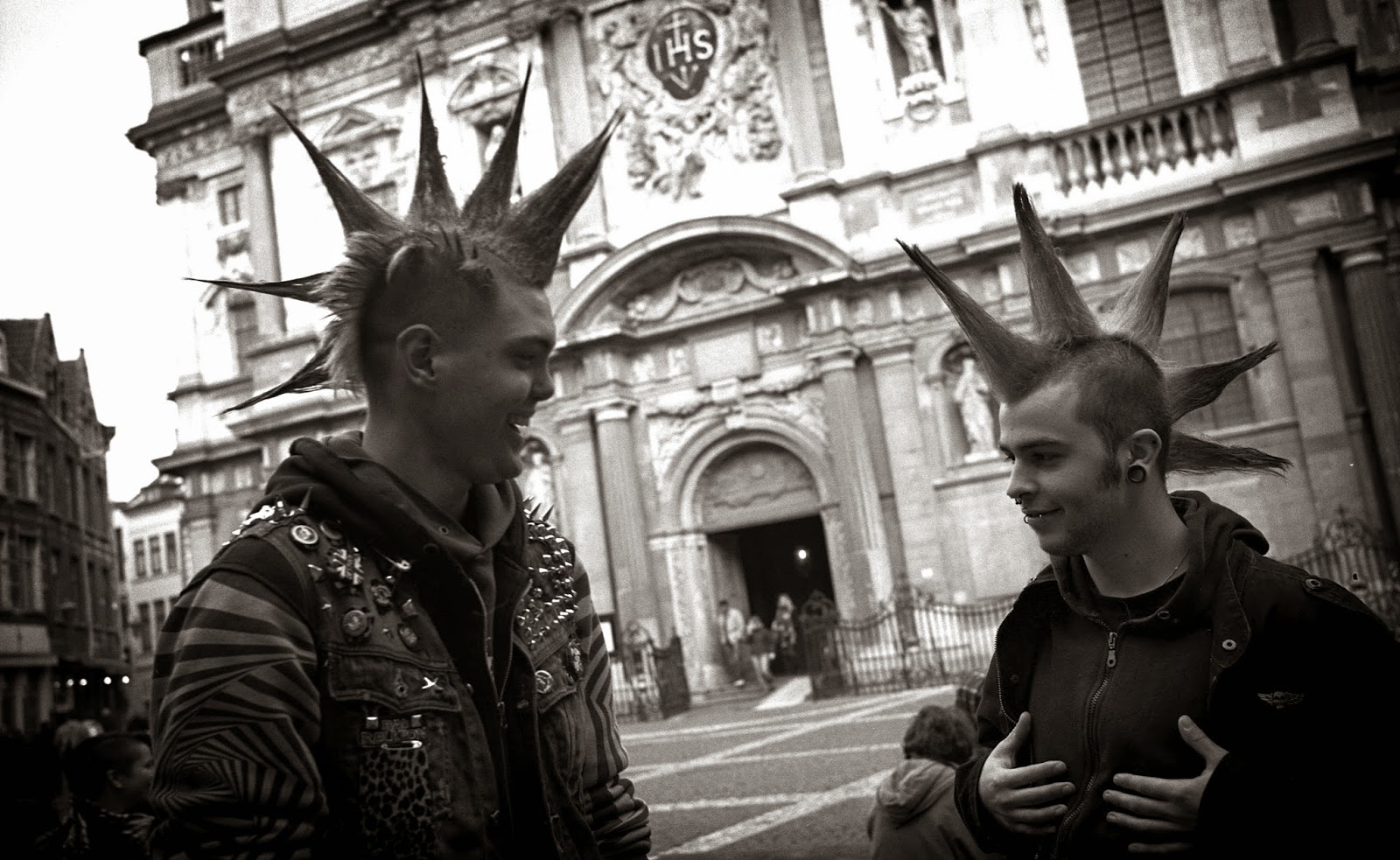 Jeito e Conceito: ESTILO SPIKES E PUNKS ORIGEM