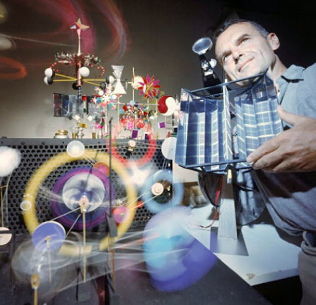 klt: sketchbook : {Inspiring Design} the Do Nothing Machine...