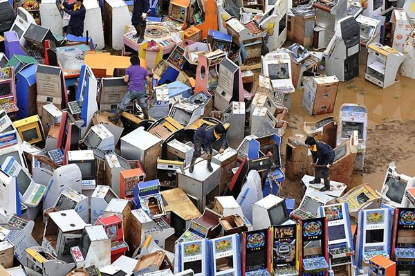 99 WOW: Machines Graveyards From Satellites Down to Mobilesمقابر الآلات ...