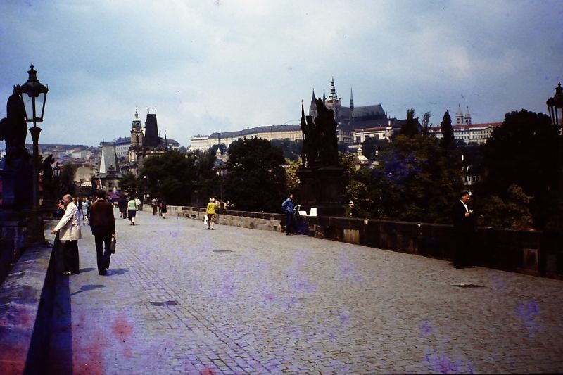 45 Wonderful Pictures Capture Street Scenes of Prague in 1980 ~ Vintage ...