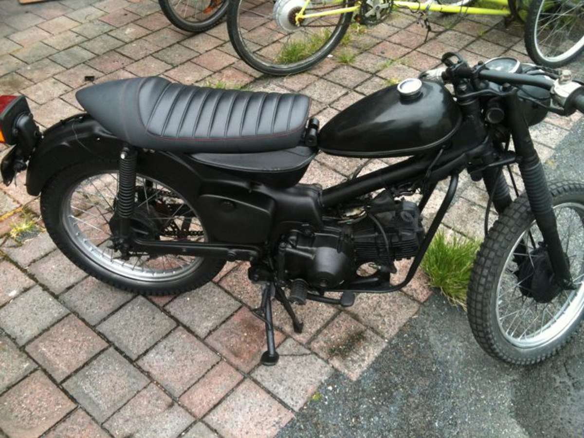 Moped in black