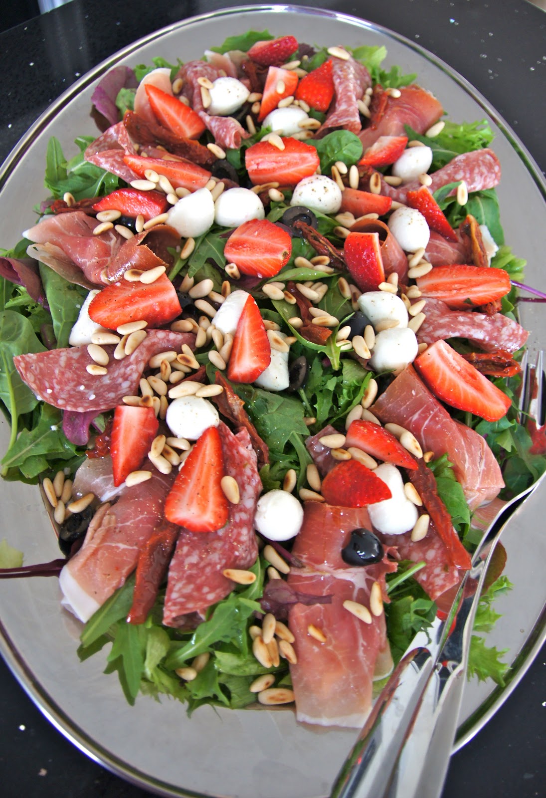 Terhin keittiössä - ruokablogi: Italialainen herkkusalaatti