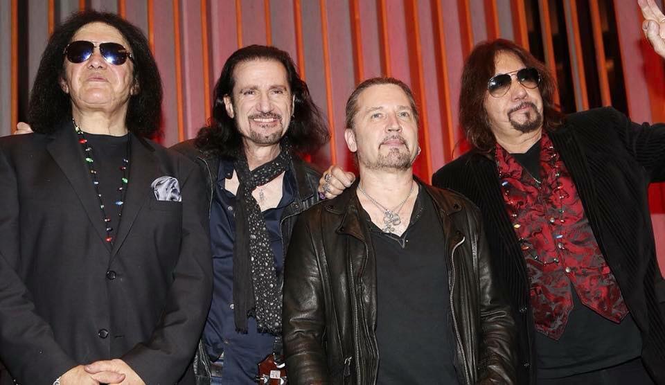 KISS LA BANDA MÀS CALIENTE DEL MUNDO: GENE SIMMONS, ACE FREHLEY, ERIC ...