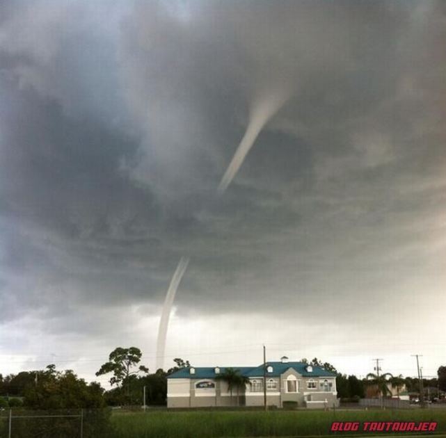Menggerunkan Waterspout Gergasi Dirakamkan Di Florida Video Blog Tao Tau Ajer