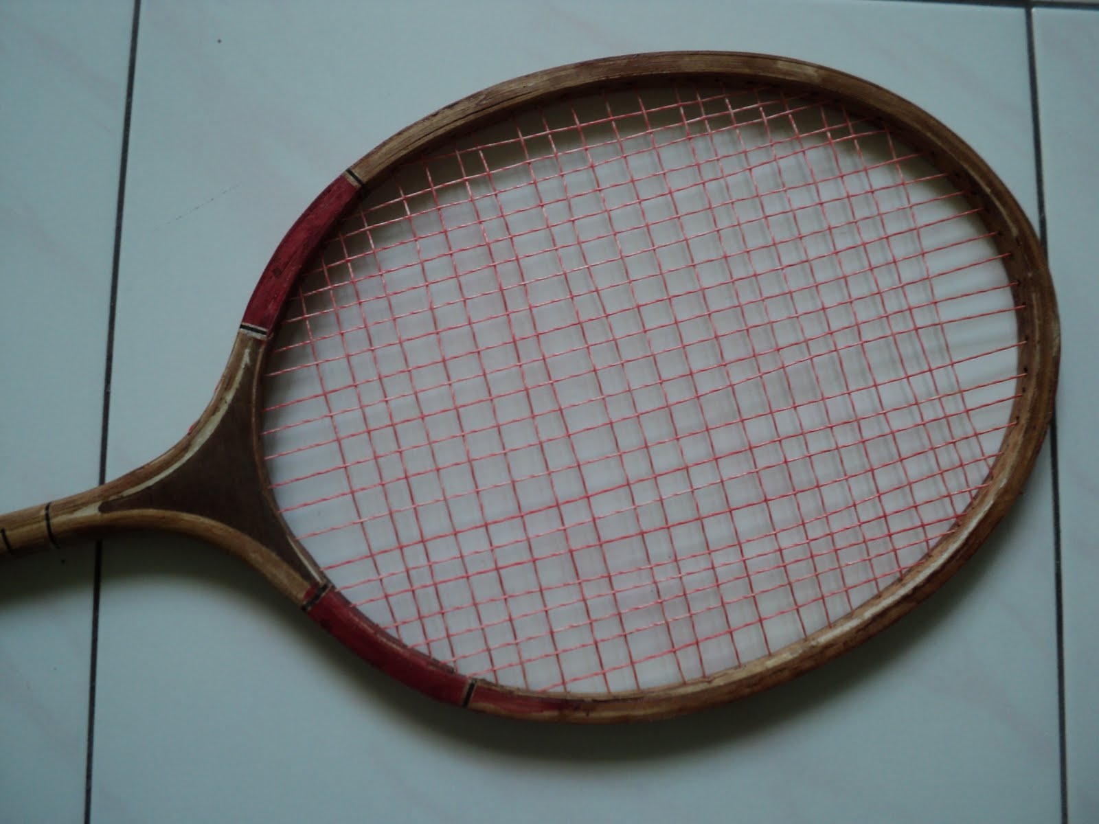 KOLEKSI PAK MAT TAHIR BARANGAN OLD SKOOL: Raket Badminton Kayu.