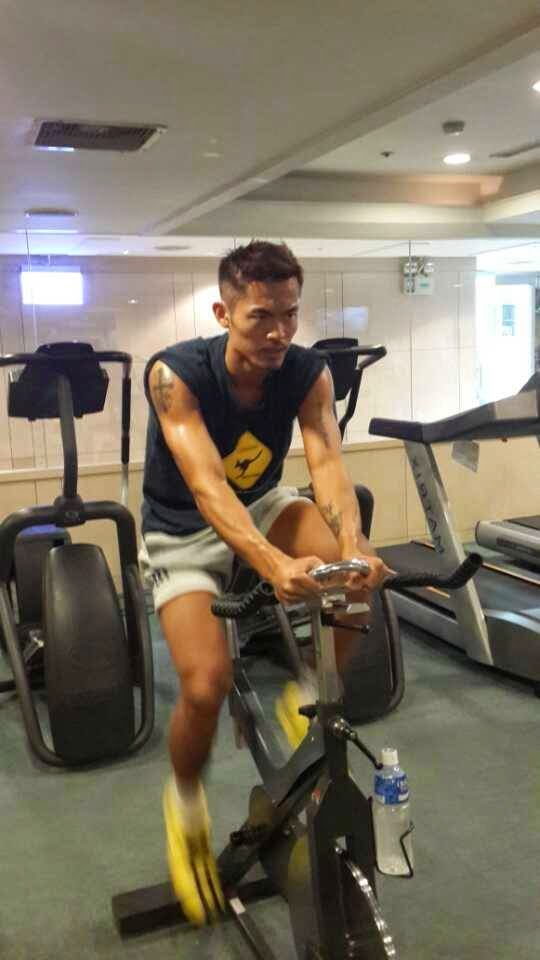 Lin Dan Keep Himself Fit in Gym for 2014 Chinese Taipei Yonex Open ...
