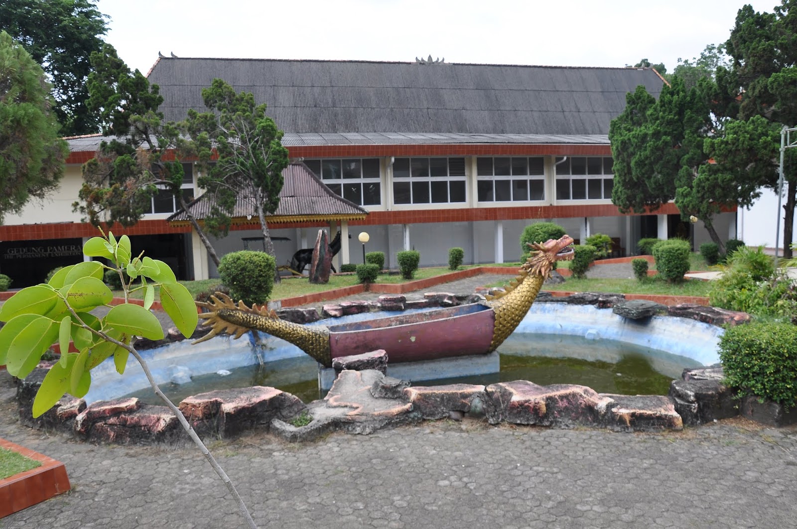Melihat koleksi museum balaputradewa - Info, wisata, kuliner, hotel ...