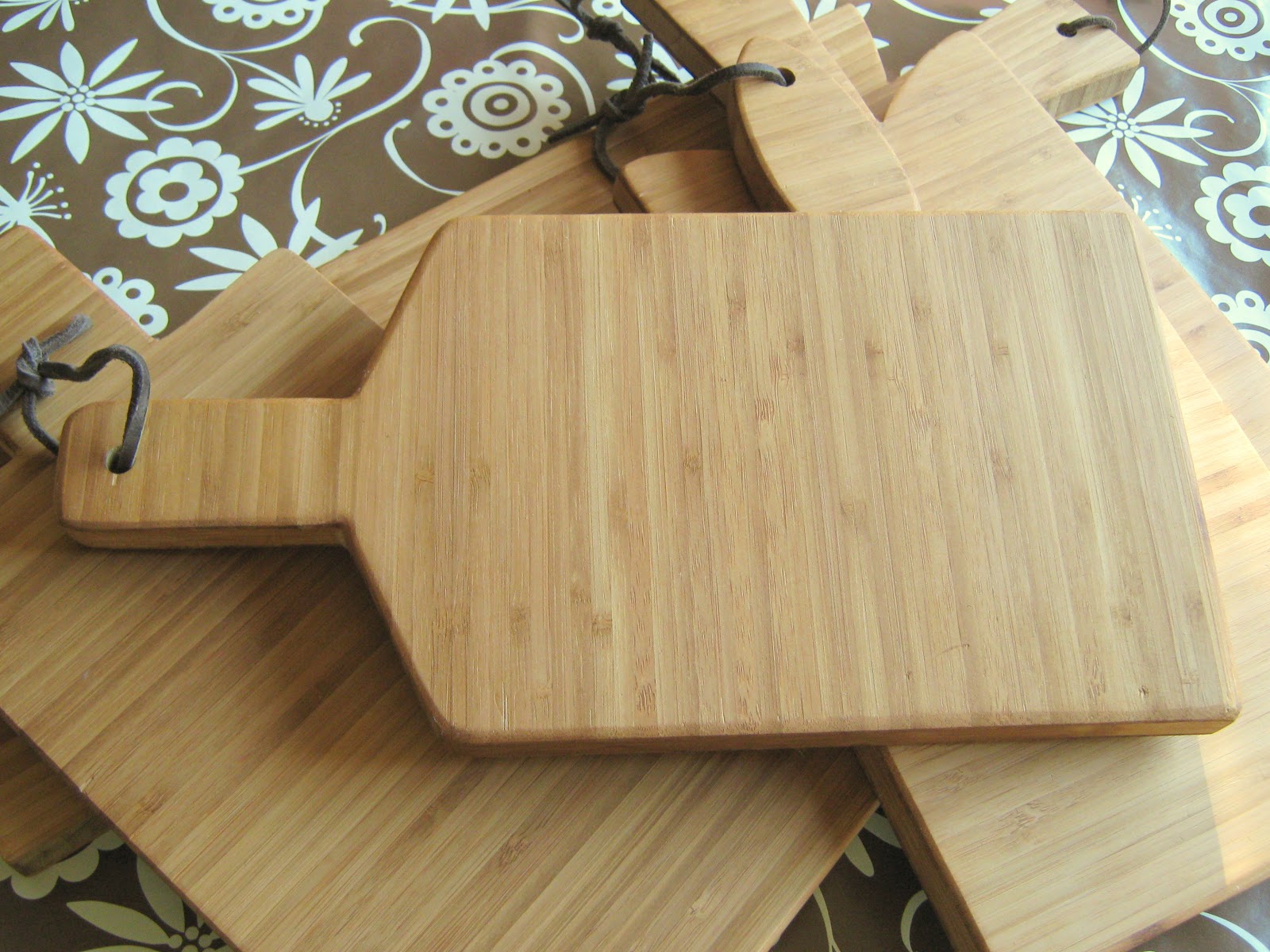 Rindy Mae: DIY Bamboo Bread Boards