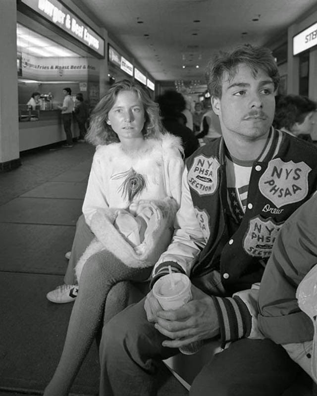 Mall Series: 21 Photographs Capture Daily Life of People at Shopping ...