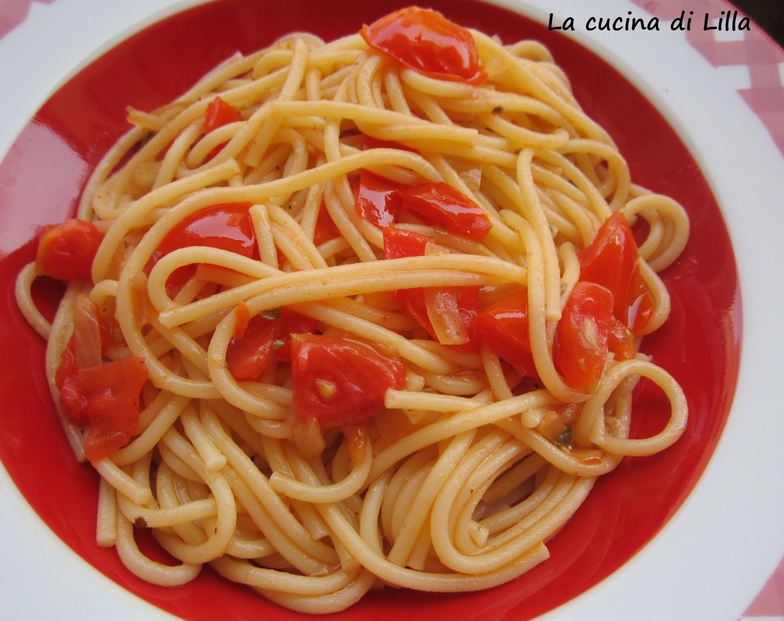Primi: Spaghetti al pomodoro fresco, un evergreen