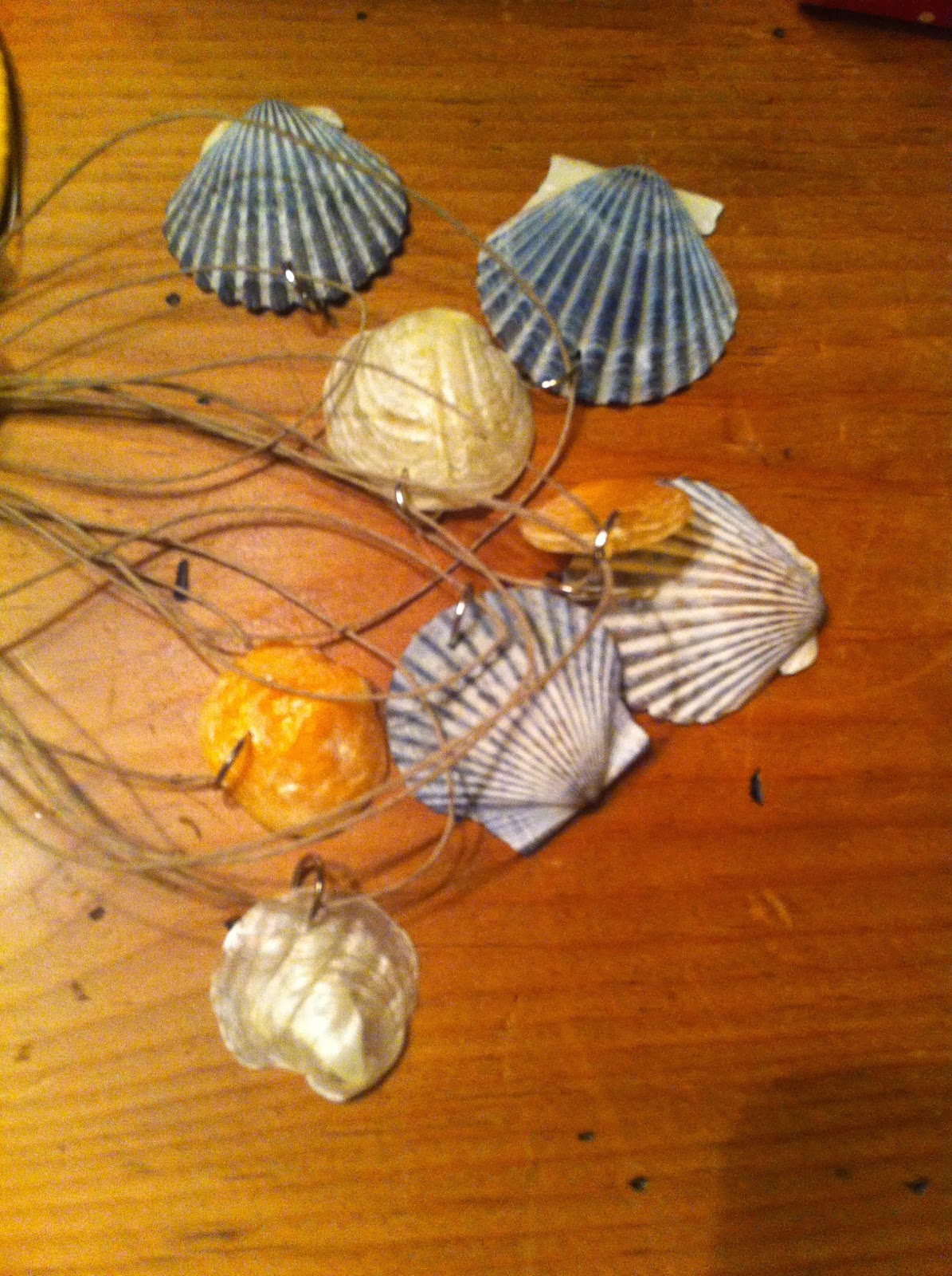 This Blonde's Blog : DIY Homemade Christmas Gift: Seashell Necklace