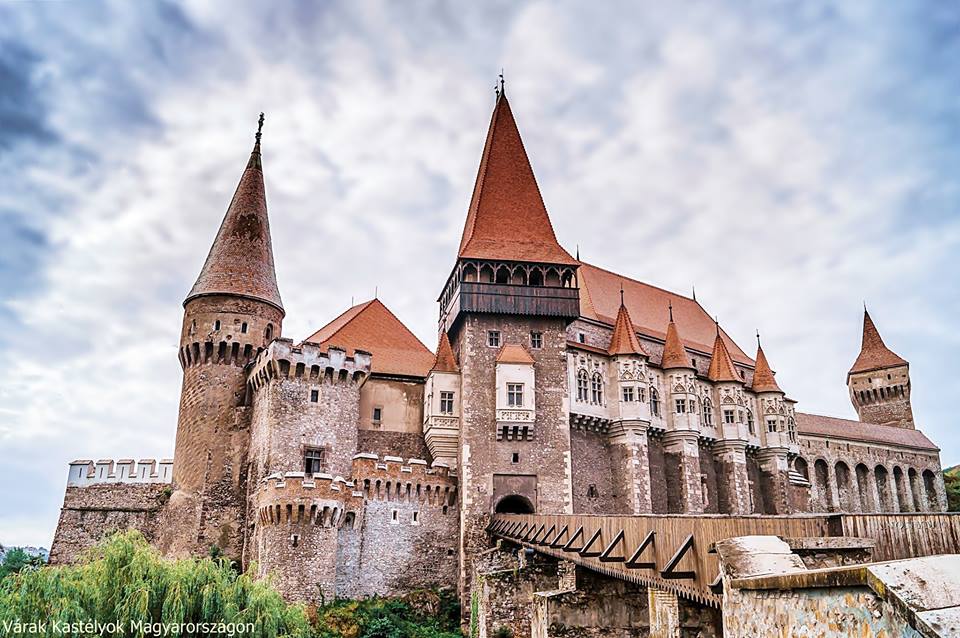 Magyar várak és kastélyok - Utcazaj