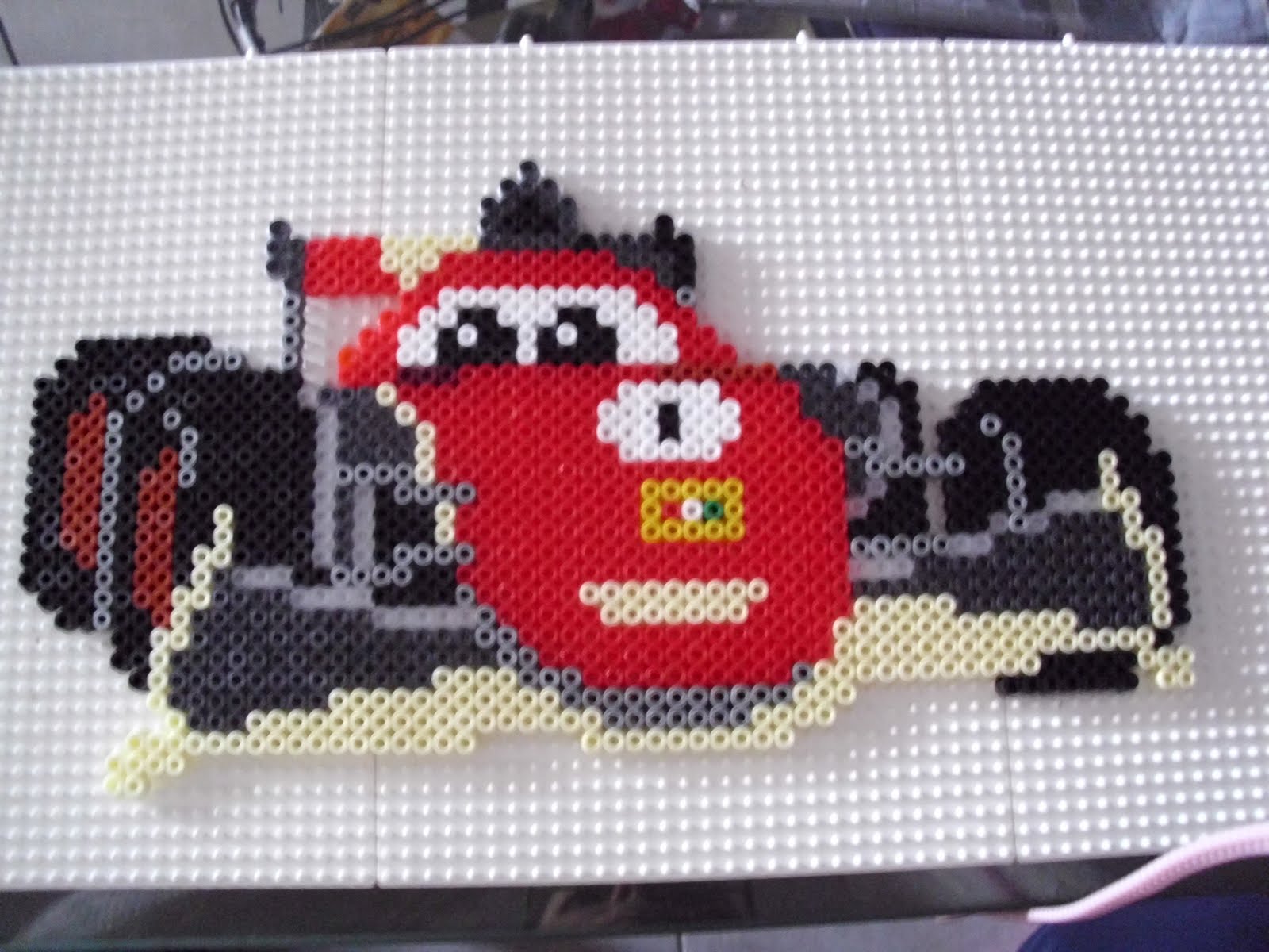 MEMEKAN: HAMA PERLER BEADS F1 DE LA PELI CARS