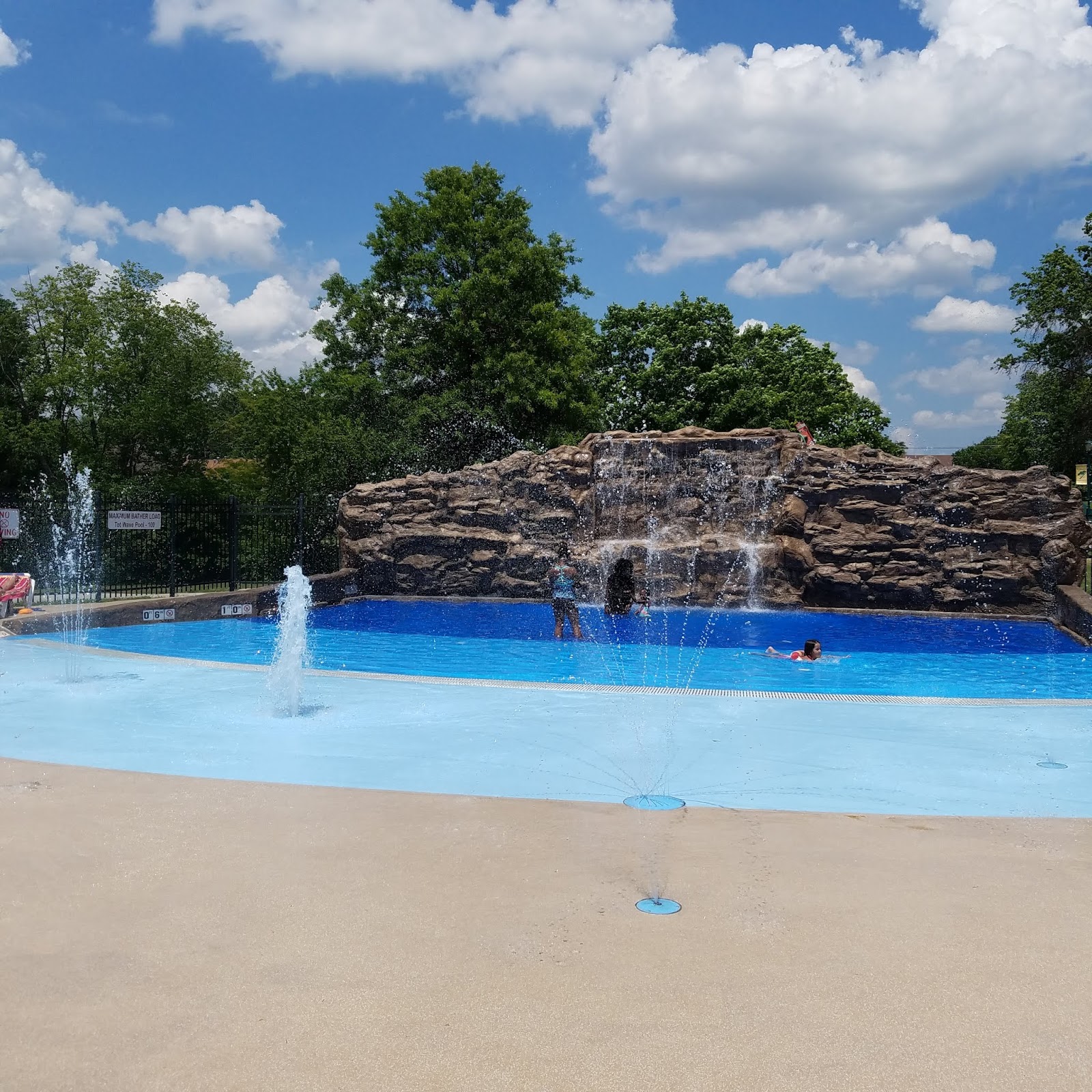 Play St. Louis: White Birch Bay Aquatic Center, Hazelwood