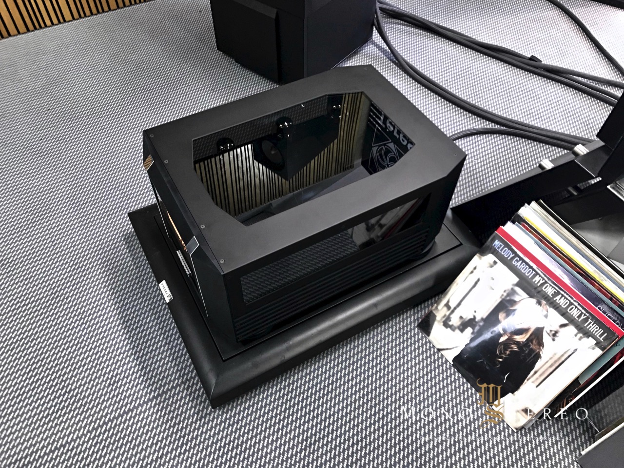 THRAX SPARTACUS 300 PURE 300B POWER AMPLIFIER! – M & S | Ultimate High ...