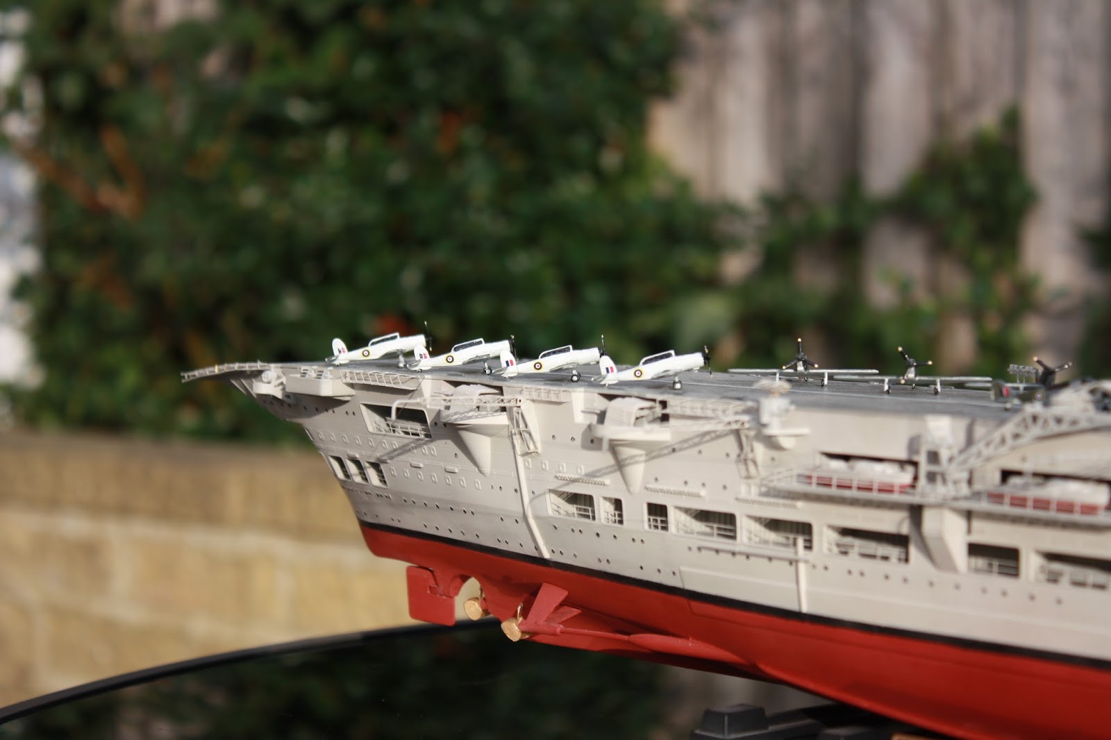 . The Hinckley Shipyard: HMS Ark Royal (1:350)